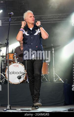 Joseph Washbourn of Toploader performing at the Cambridge Club Festival ...