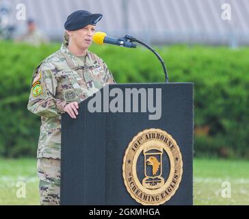 Command Sgt. Maj. Veronica Knapp, incoming Command Sgt. Maj. of the 101st Airborne Division (Air ...