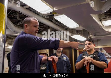USS Roosevelt conducts a live-fire exercise Stock Photo - Alamy