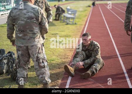 Pfc. Kyle Kingman, a soldier assigned to 311th Theater Tactical Signal ...