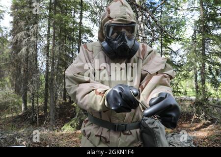Soldiers from 59th Signal Battalion, Joint Base Elmendorf-Richardson ...