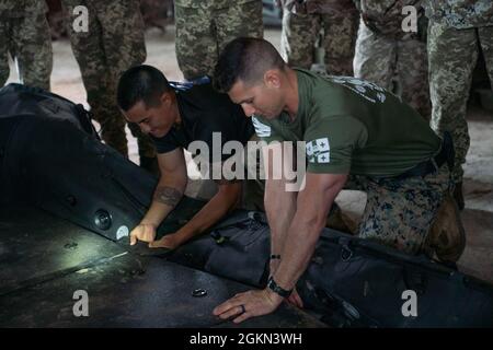 U.S. Marines from the Infantry Small Unit Leaders Course (ISULC ...