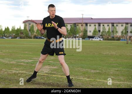 Soldiers from 59th Signal Battalion, Joint Base Elmendorf-Richardson ...