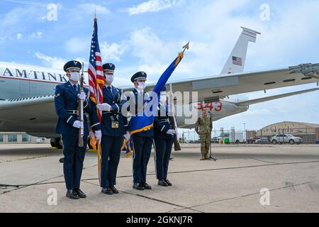 The Tinker Air Force Base Honor Guard presents the colors during the ...
