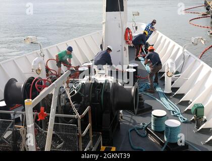 Military Sealift Command’s oceanographic survey ship USNS Maury (T-AGS ...