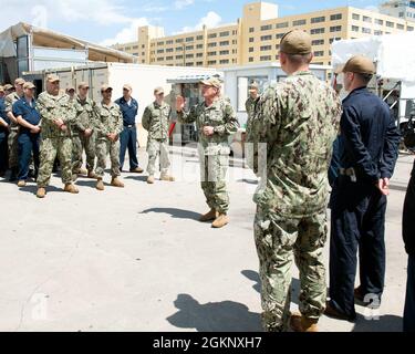 The crew of the Seawolf-class fast-attack submarine USS Seawolf (SSN 21 ...