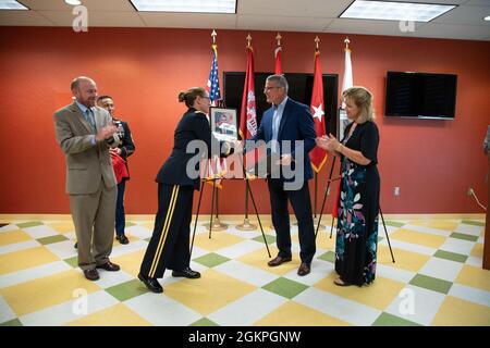 Transatlantic Division's Commander, Brigadier General Kimberly Colloton ...