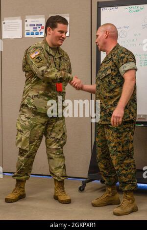 Marines from the 6th Communication Battalion, Marine Forces Reserve ...