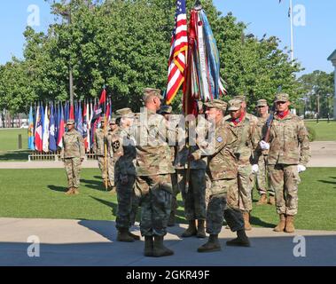 Lt. Col. Kelly L. Markin, incoming Headquarters, Headquarters Battalion ...