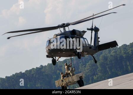 Marne Air Soldiers assigned to the 603rd Aviation Support Battalion ...