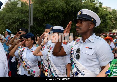 The 2021 El Rey Feo, Thomas Aguillon, crowns Augie Cortez as the 2022 ...