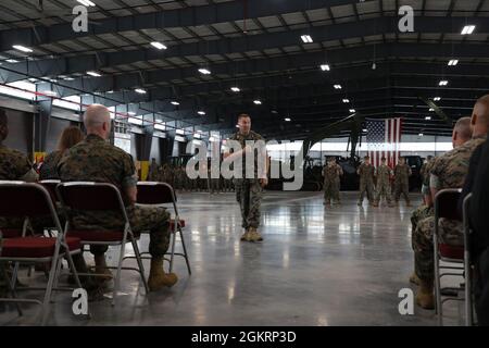 Col. Donald W. Harlow, left, incoming commanding officer, Marine Force ...