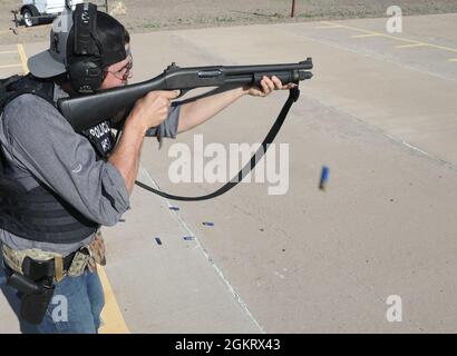 A Border Patrol agent detailed to Homeland Security Investigations ...