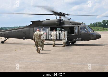 Senior leadership for the Pennsylvania National Guard deboard a UH-60 ...