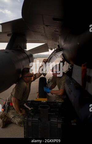 114th Aircraft Maintenance crew chiefs and 114th Fighter Wing pilots go ...
