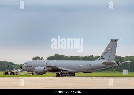 Airmen from the 191st Aircraft Maintenance Squadron at Selfridge Air ...
