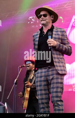 Peter Lee and Tyber Cranstoun of The Dualers band performing at a music ...