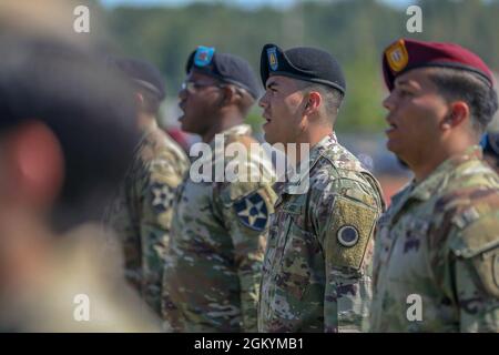 Graduating Soldiers of Basic Leader Course Class 04-18 recite the creed ...