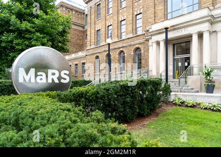 MaRS Discovery District sign and building in Toronto Stock Photo - Alamy
