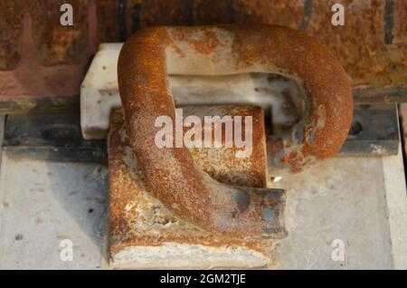 RAILWAY TRACK SWIVEL OF IRON. SWIVEL FIXED IN STONE Stock Photo - Alamy