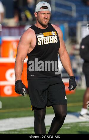 Pittsburgh Steelers linebacker T.J. Watt (90) lines up before the snap ...