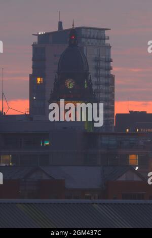 Leeds Town Hall & K2 apartments at sunrise in Leeds Stock Photo - Alamy