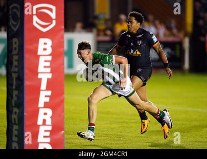 Warrington Wolves' Matty Ashton breaks free to go on and score their ...