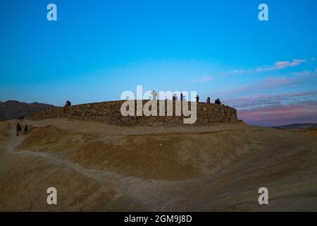 Zabriskie point sunset, one of the most popular spots in Death Valley ...