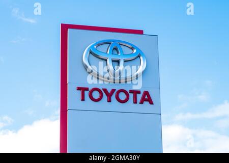 Toyota car dealer showroom, Exeter. Snows Toyota, Exeter Stock Photo ...