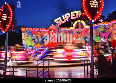 Superbowl fairground ride at night Stock Photo - Alamy