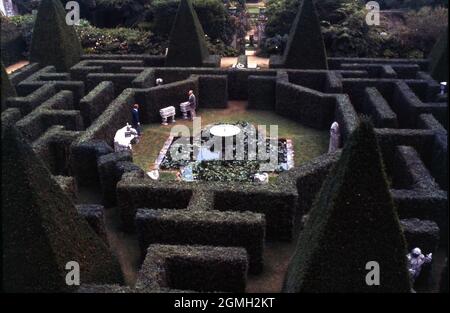 MICHAEL CAINE as Milo Tindle and LAURENCE OLIVIER as Andrew Wyke in ...