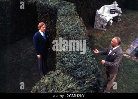 SLEUTH (1972) MICHAEL CAINE, LAURENCE OLIVIER SLEU 003FOH Stock Photo ...