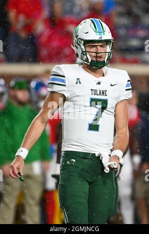 Tulane quarterback Michael Pratt (7) looks downfield against Nevada ...