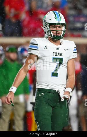 Tulane quarterback Michael Pratt (7) looks downfield against Nevada ...