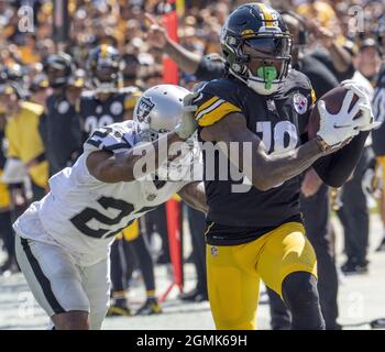 Las Vegas Raiders cornerback Trayvon Mullen (27) returns an ...
