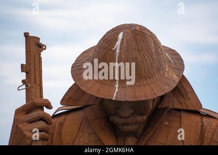 Statue of a British WW1 soldier, wearing a Brody helmet and carrying an ...