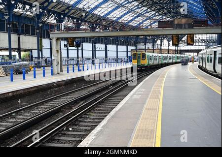 Brighton station inside the canopy Stock Photo - Alamy