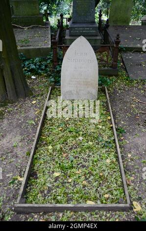 lucian freud grave highgate cemetery west N6 north london england UK ...