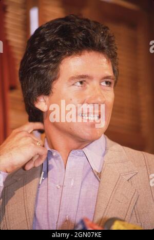DALLAS PATRICK DUFFY AS BOBBY EWING SHOWER SCENE Stock Photo - Alamy