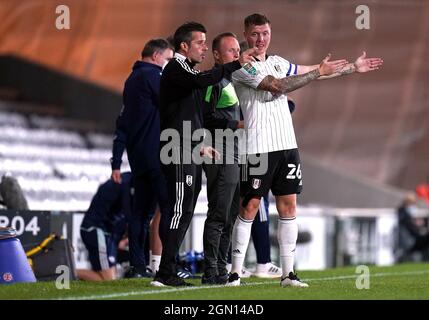Fulham's manager Marco Silva (right) remonstrates with the fourth ...