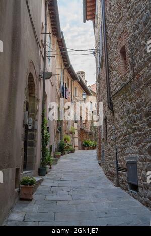 Ancient stone buildings in Lucignano, Italy Stock Photo - Alamy