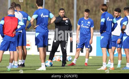 Schalke, Deutschland. 21st Sep, 2021. firo: 21.09.2021 Fuvuball: Soccer ...