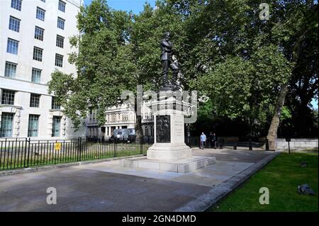 London - General Gordon's Statue Stock Photo - Alamy