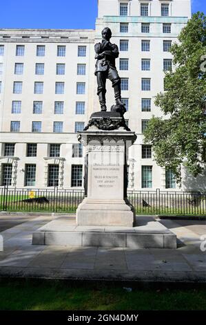 London - General Gordon's Statue Stock Photo - Alamy
