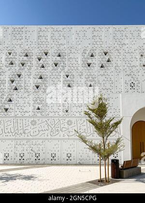 Mosque of the Late Mohamed Abdulkhaliq Gargash in UAE designed by female architect, Sumaya ...
