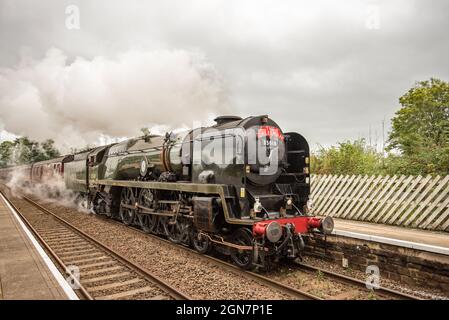 SR Merchant Navy Class steam locomotive No 35028 Clan Line hauling a ...