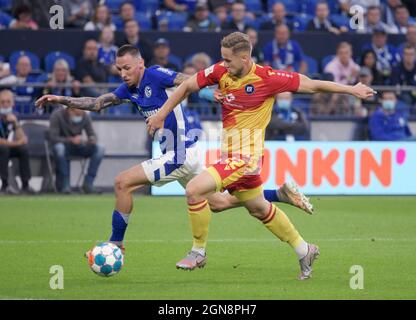 Christoph Kobald (Karlsruher SC, #22), Dzenis Burnic (Karlsruher SC ...