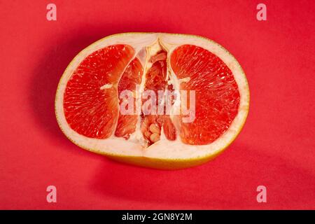 Fresh Red Grapefruit Slice Closeup Stock Photo - Alamy