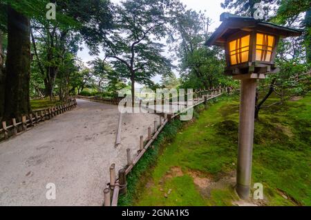 Japanese trees, Lantern-lit pathways, Kanazawa landscapes, Traditional ...