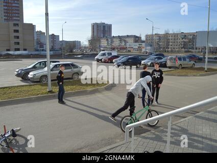 Kovrov, Russia. 9 April 2017. Teens on BMX bikes near the shopping center Rus Stock Photo - Alamy